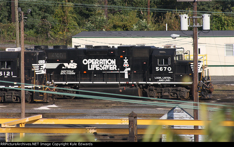 NS GP38-2 #5670